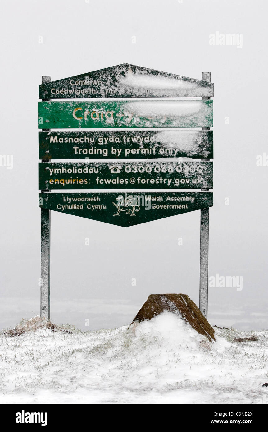 Snow splattered sign for Craig-y-Llyn on top of the Rhigos Mountain ...