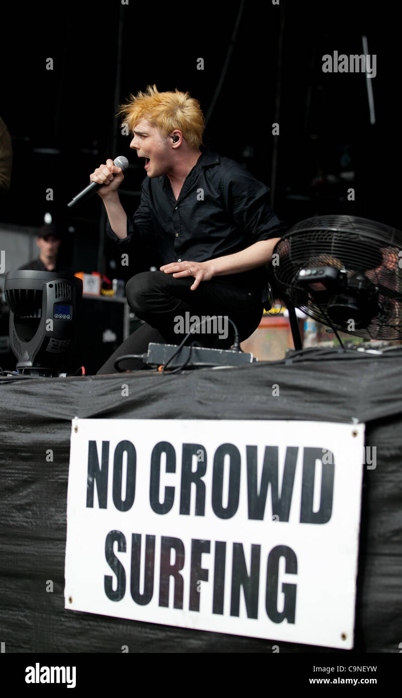 Gerard way of my chemical romance hi-res stock photography and images ...