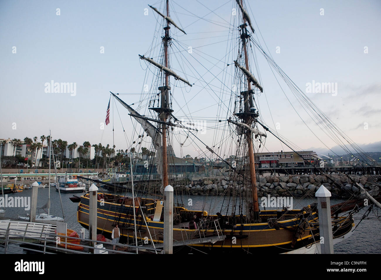 Merchant ship 1700s hi-res stock photography and images - Alamy