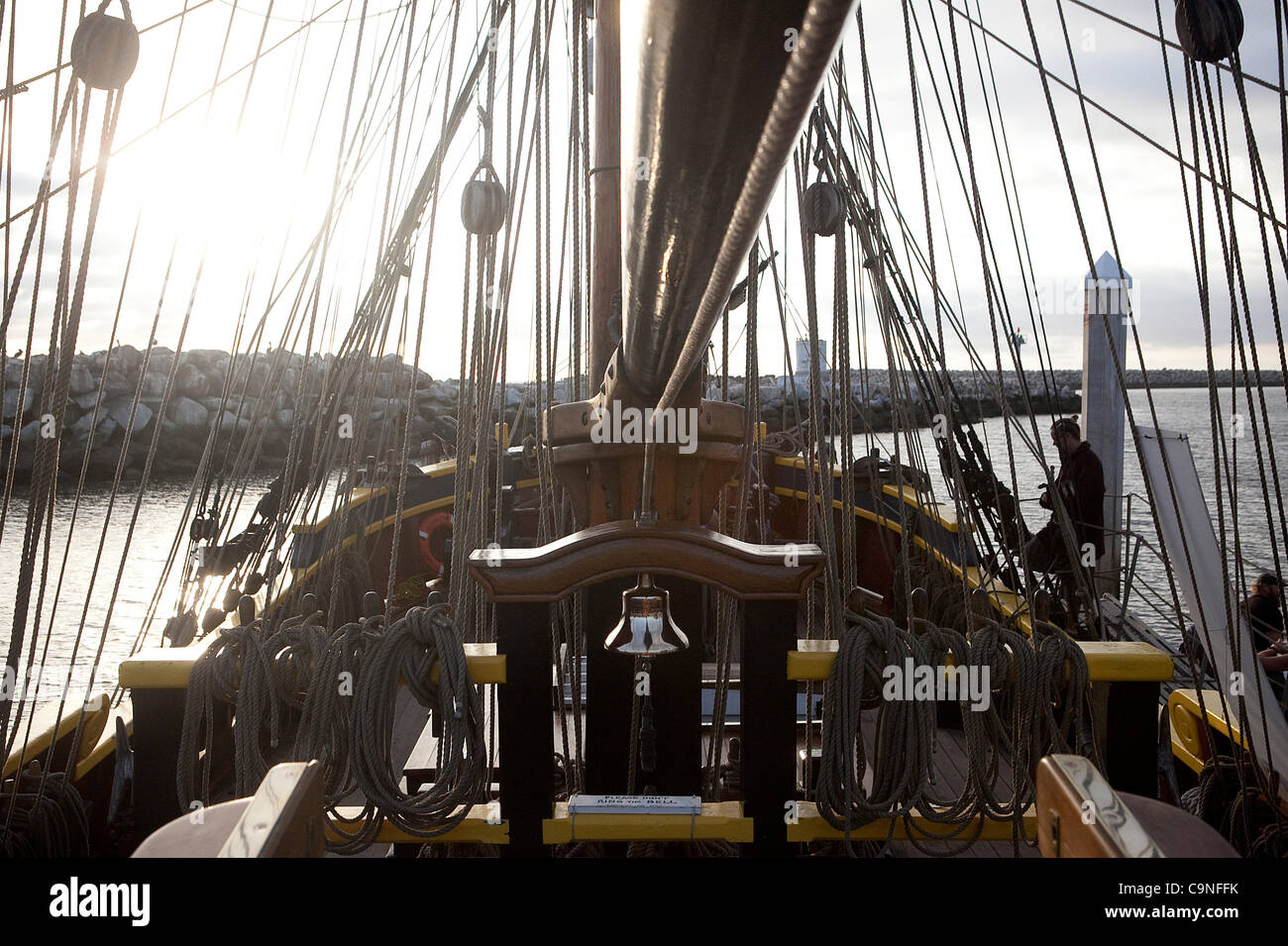 Merchant ship 1700s hi-res stock photography and images - Alamy