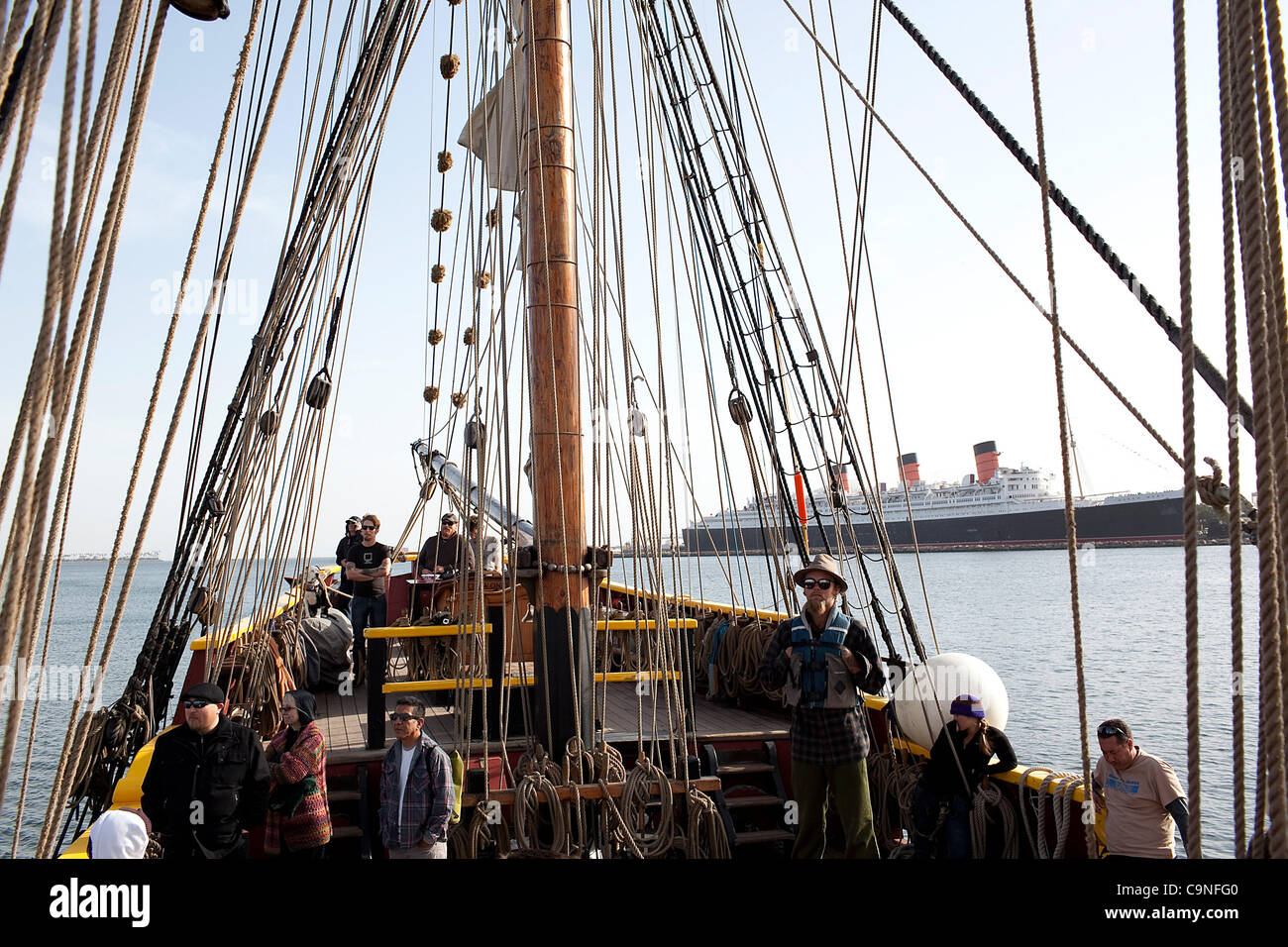 Merchant ship 1700s hi-res stock photography and images - Alamy