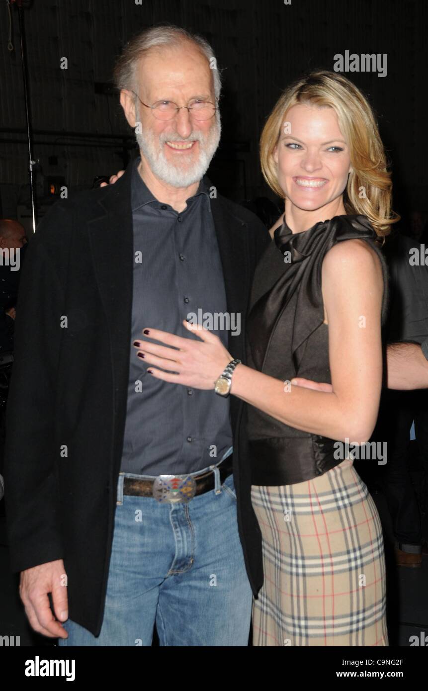 Missi Pyle James Cromwell At A Public Appearance For The La City 7523