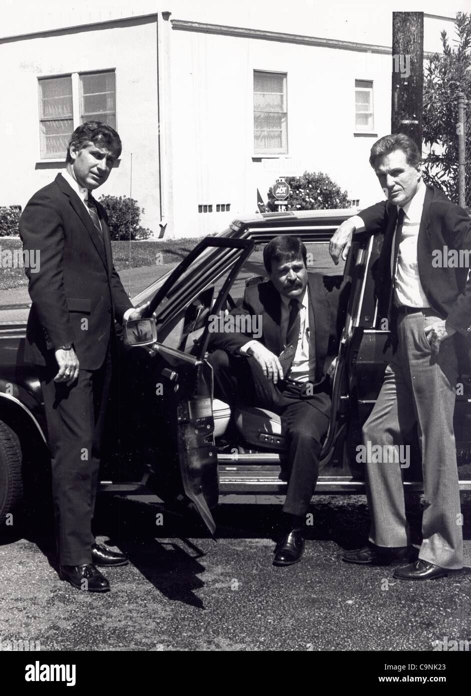 ROBERT STACK.Unsolved Mysteries.Supplied by Photos, inc.(Credit Image ...