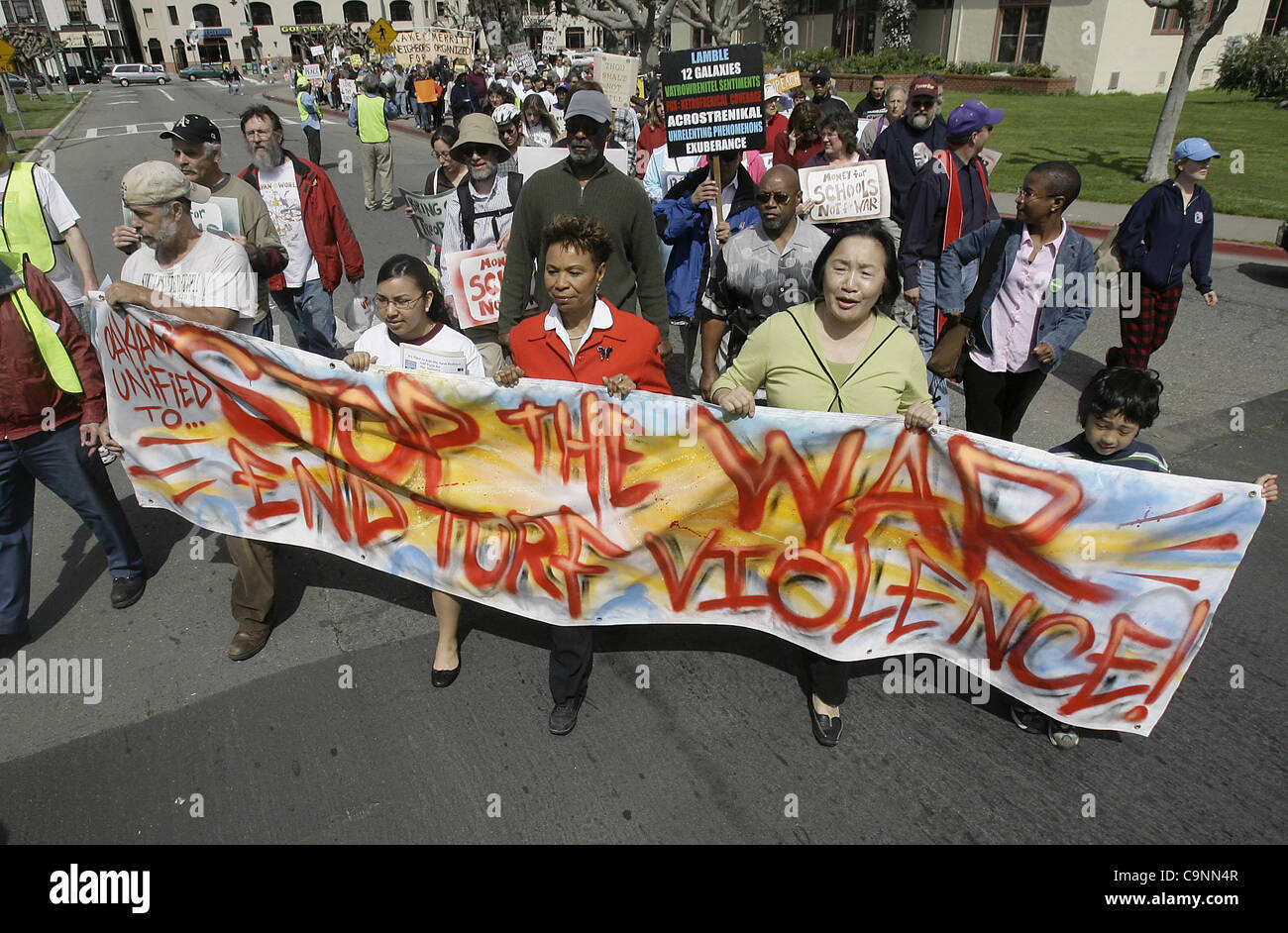 Mar 24, 2007 - Oakland, CA, USA - Congreeswoman BARBARA LEE, center ...