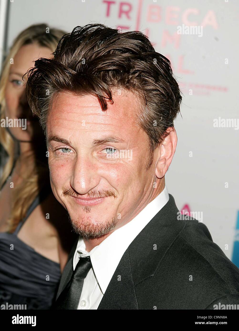 Sean penn interpreter 2005 hi-res stock photography and images - Alamy