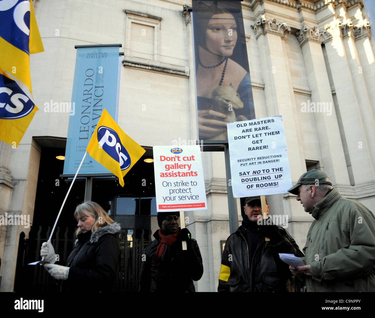National gallery in london security hi-res stock photography and images ...