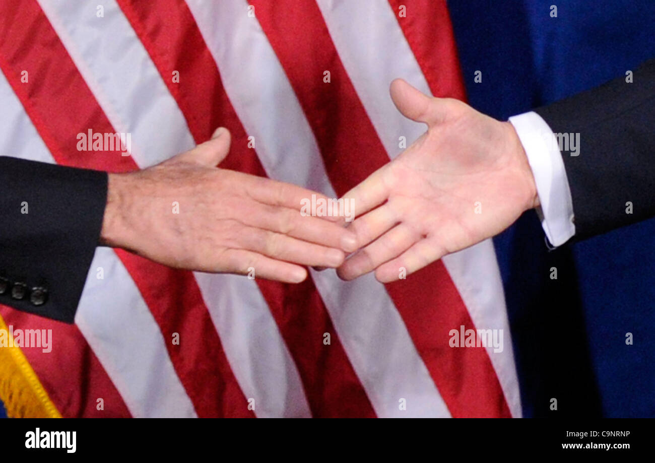 President trump hand shake hi-res stock photography and images - Alamy