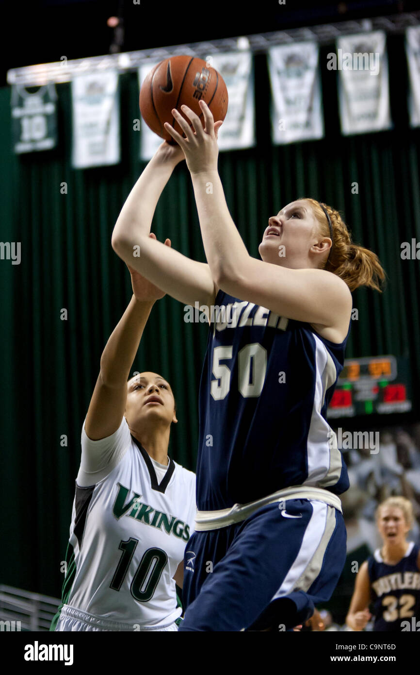 Feb. 2, 2012 - Cleveland, Ohio, U.S - Butler center Sarah Hamm (50 ...