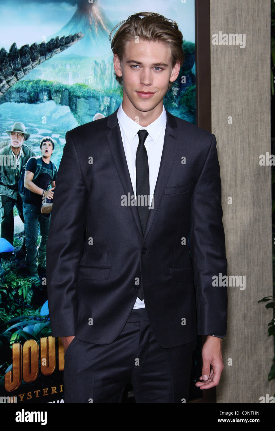 AUSTIN BUTLER JOURNEY 2 THE MYSTERIOUS ISLAND. LOS ANGELES PREMIERE ...