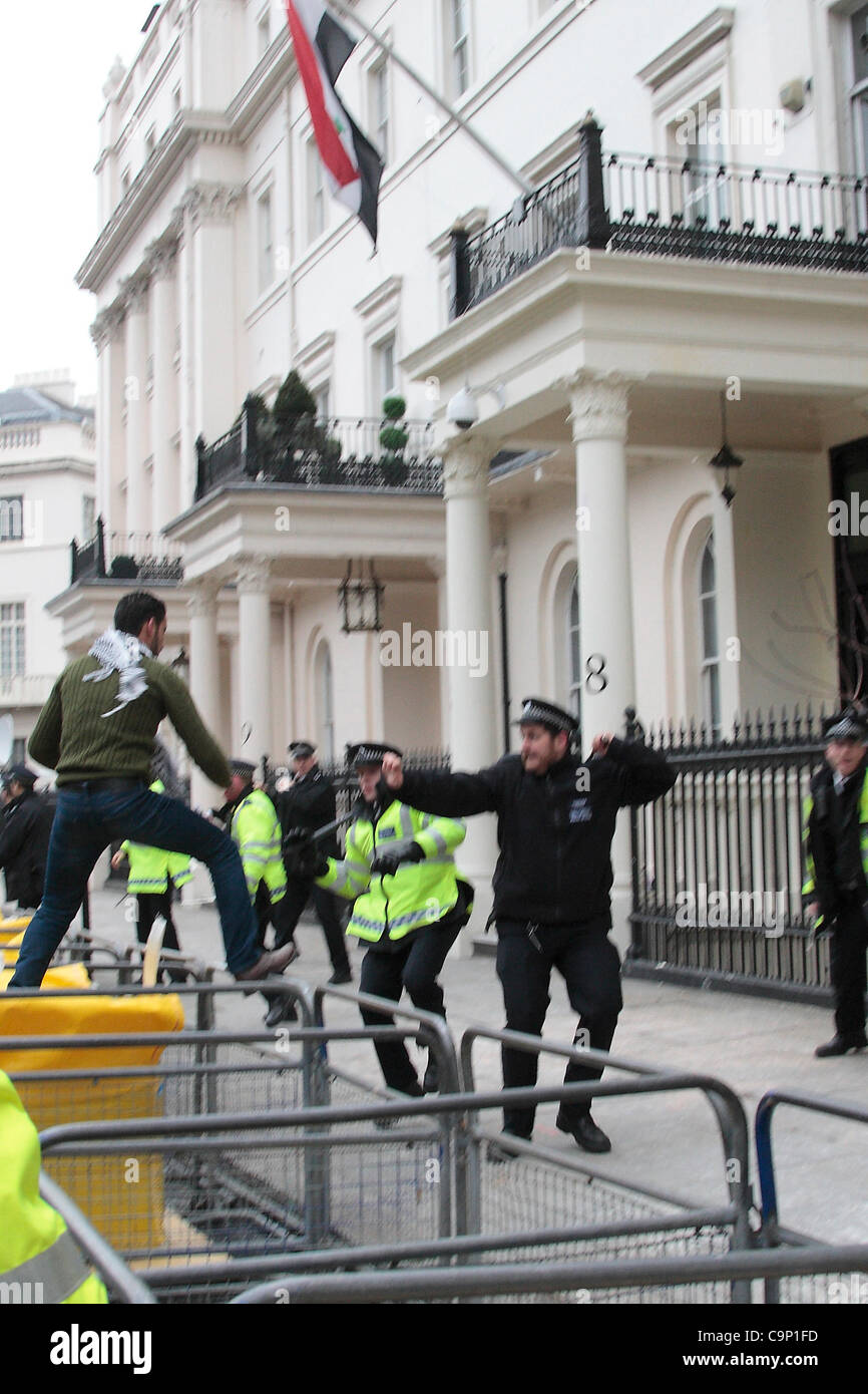 Outside syrian embassy hi-res stock photography and images - Alamy