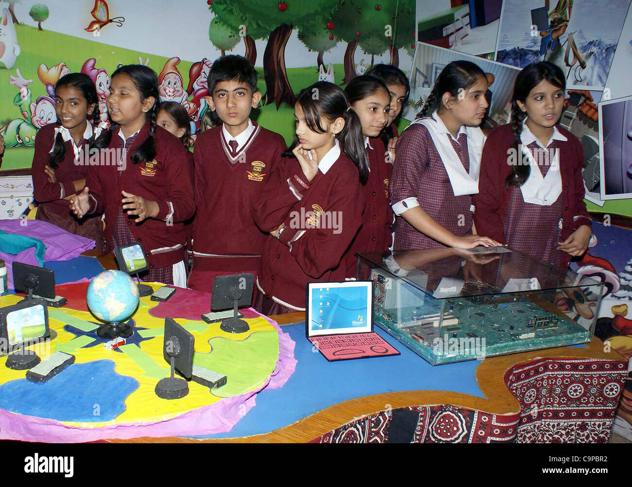 School Cildren participate in Computer exhibition held at City ...