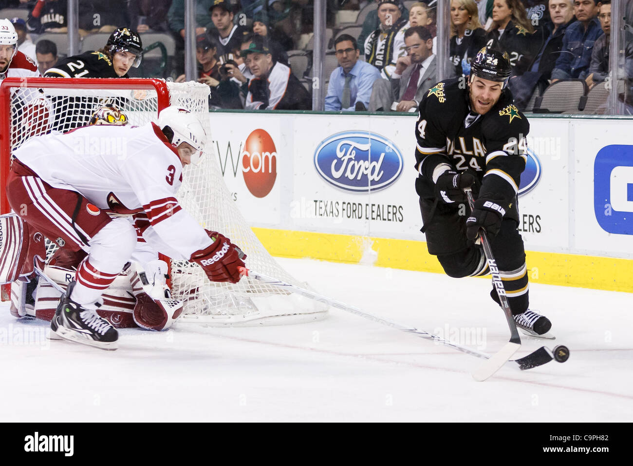 Feb. 7, 2012 - Dallas, Texas, US - Phoenix Coyotes Defenseman Keith ...