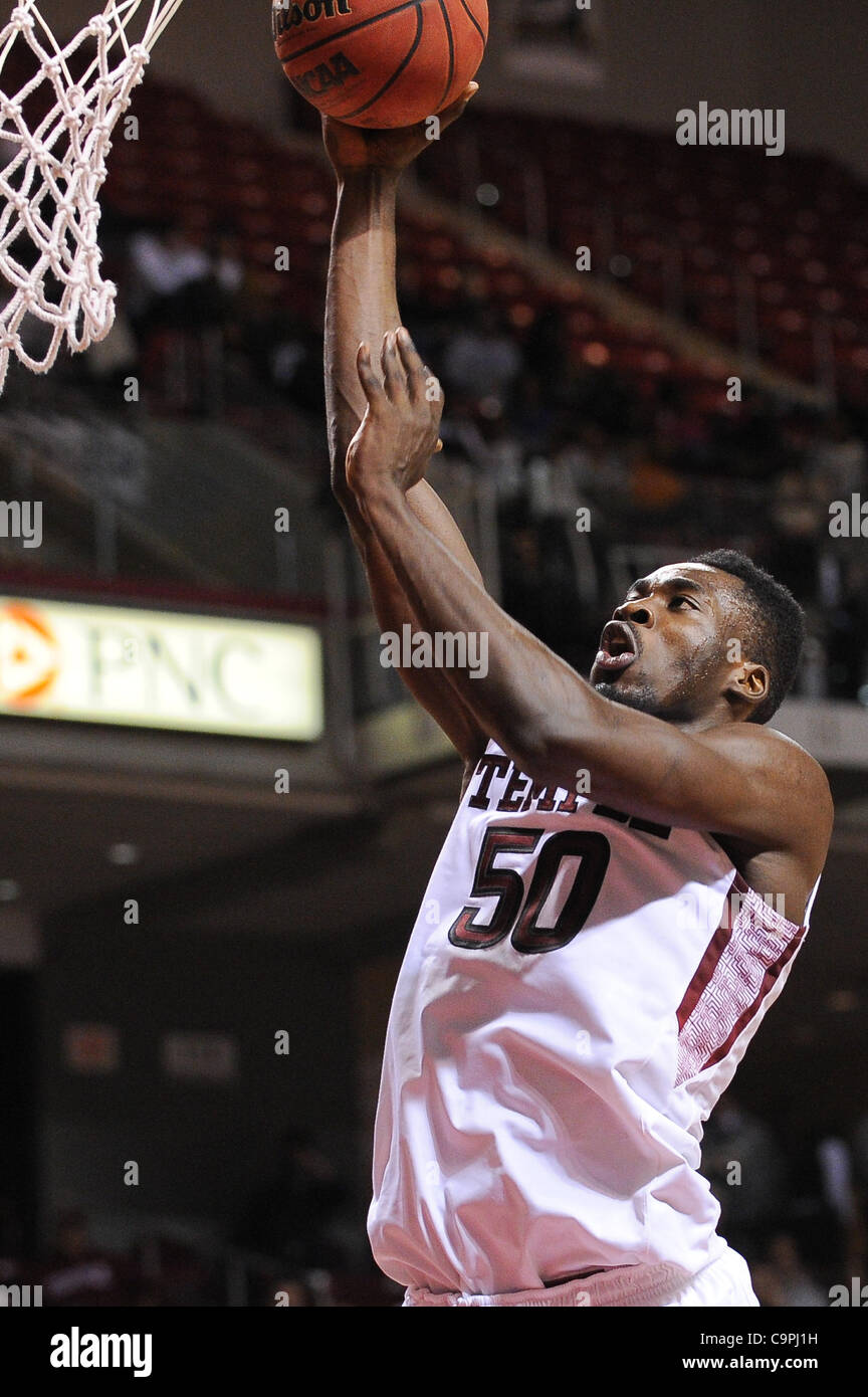 Feb. 8, 2012 - Philadelphia, Pennsylvania, U.S - Temple Owls forward ...