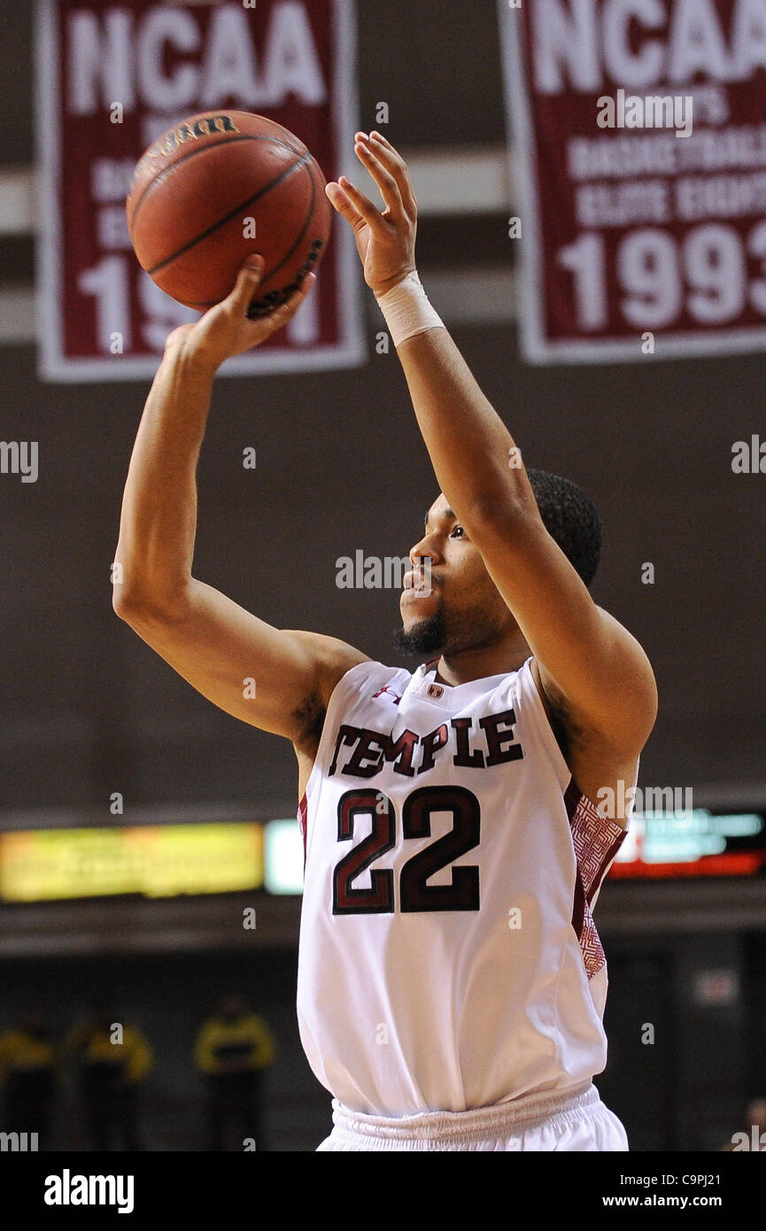 Feb. 8, 2012 - Philadelphia, Pennsylvania, U.S - Temple Owls guard ...