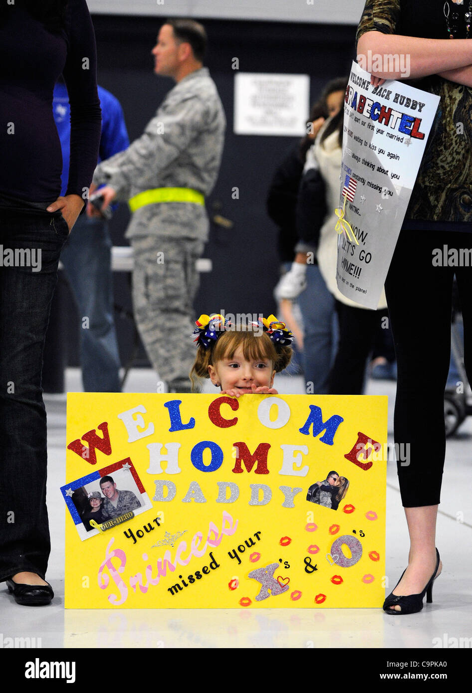 Feb. 8, 2012 - Las Vegas, Nevada, USA - KELLY BECHTEL, 5, waits for her ...