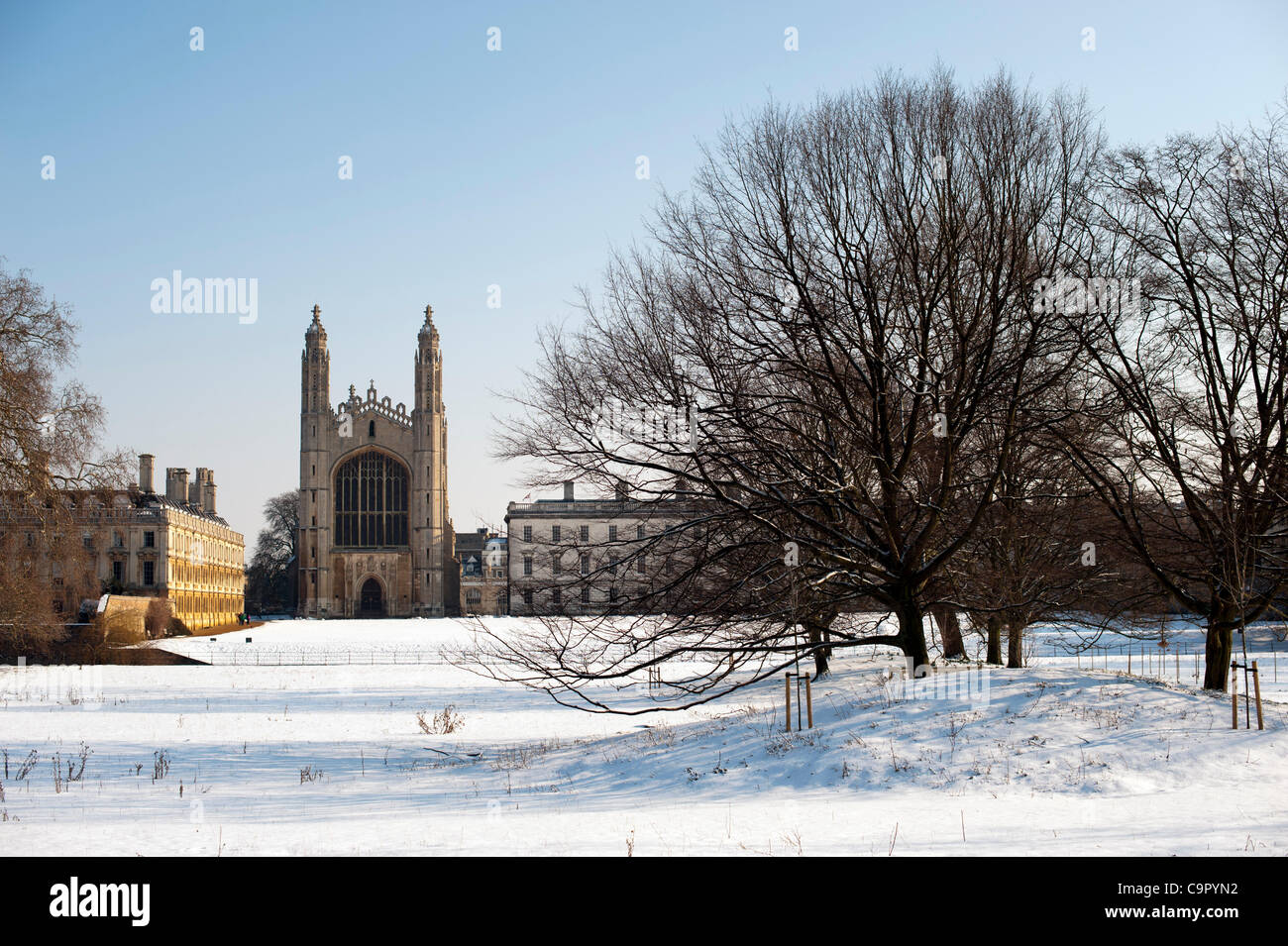 Cambridge, UK. 10th Feb, 2012. A beautiful snowy day at the Backs ...