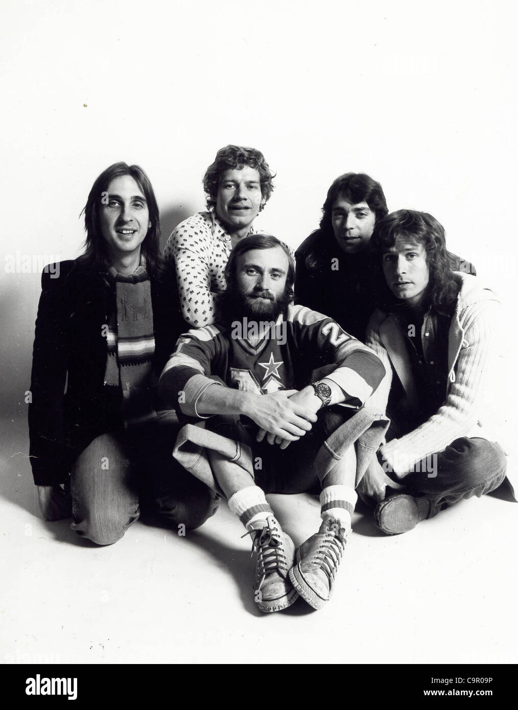 Phil collins genesis 1976 hi-res stock photography and images - Alamy Phil collins genesis 1976 hi-res stock photography and images - Alamy