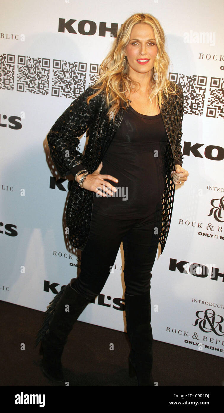 Feb. 10, 2012 - New York, New York, U.S. - Model MOLLY SIMS attends the ...
