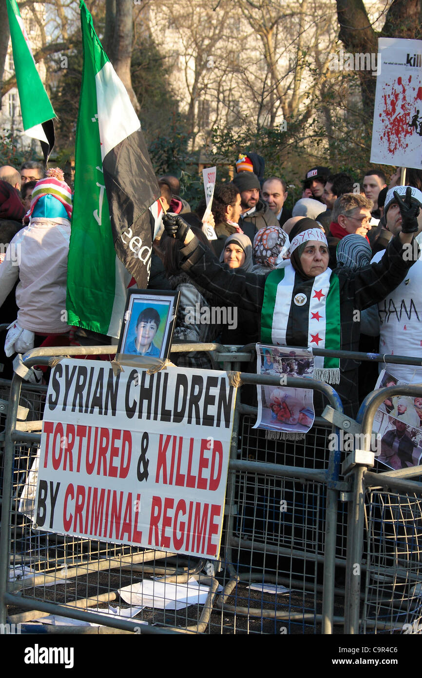 Syrian civil war protest hi-res stock photography and images - Alamy