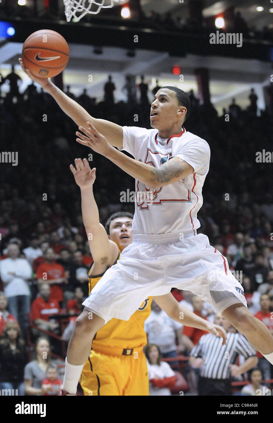 Feb. 11, 2012 - Albuquerque, NM, U.S. - UNM's #10 Kendall Williams lays ...