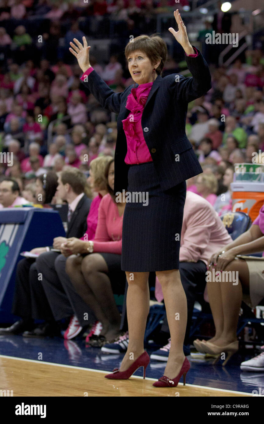 Notre dame head coach muffet hi-res stock photography and images - Alamy