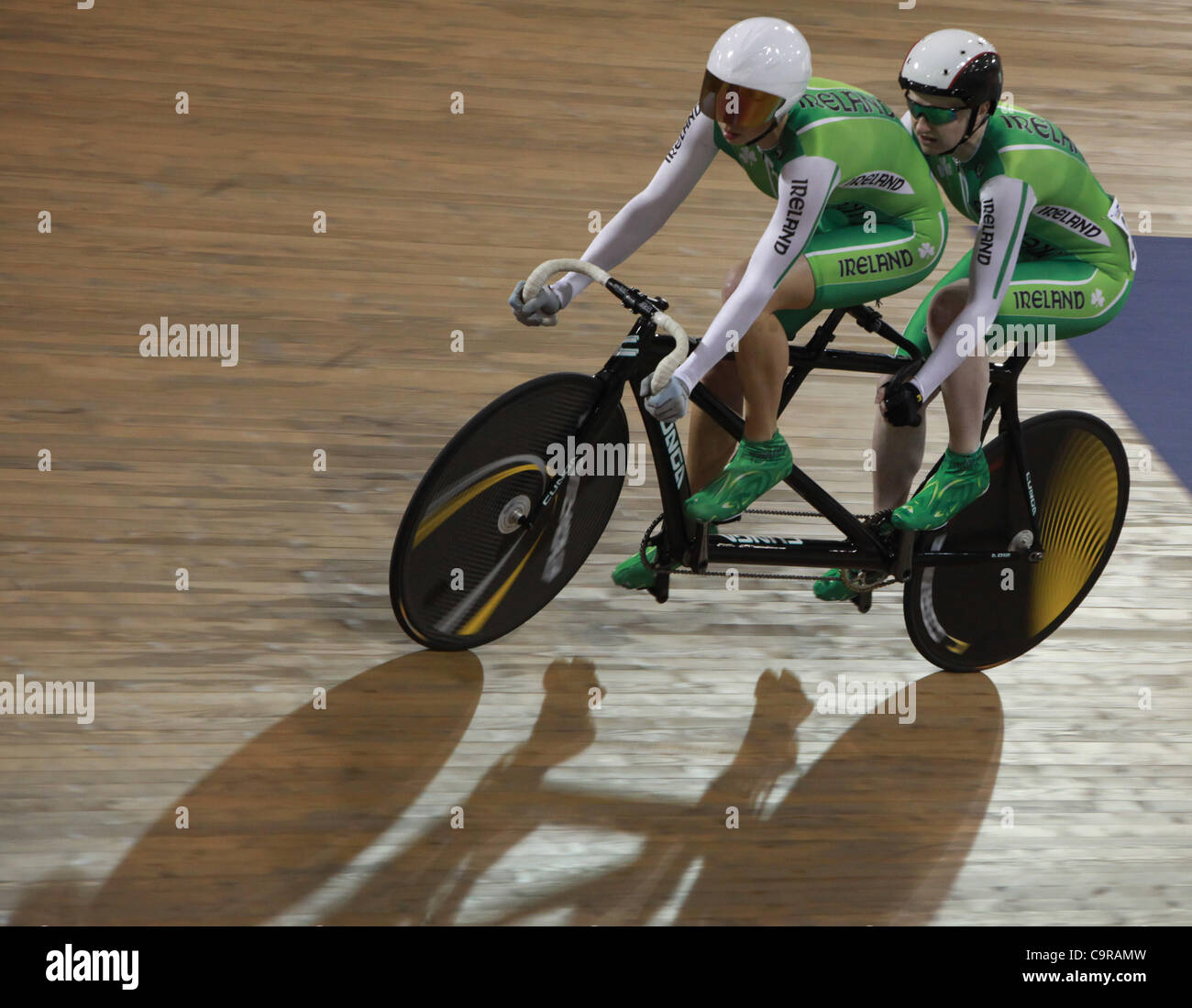 Mens tandem hi-res stock photography and images - Alamy