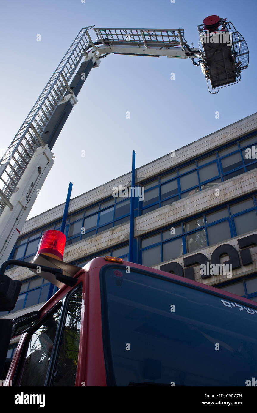 Jerusalem Fire Brigade drills fire fighting and rescue operations at ...