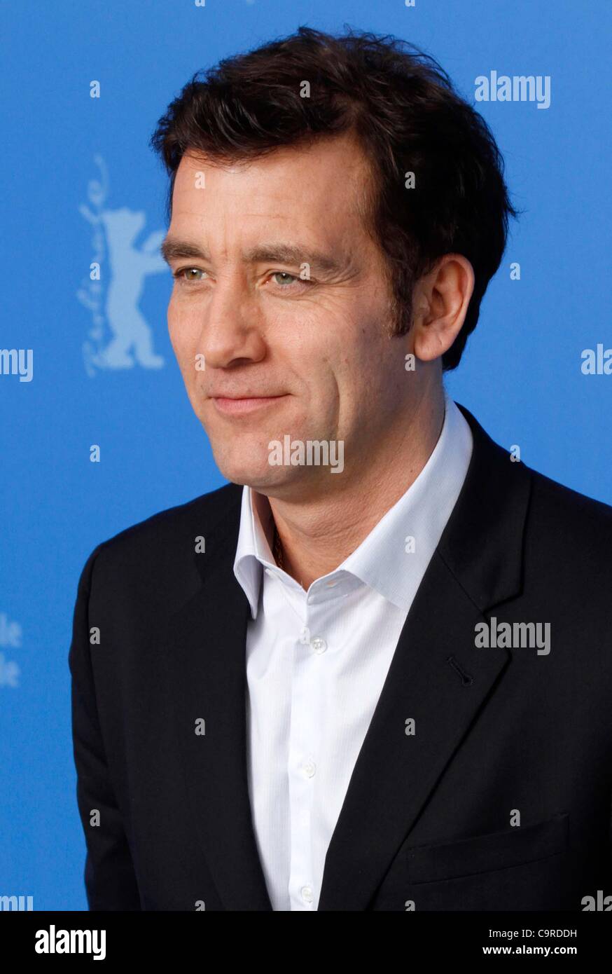 Clive owen shadow dancer hi-res stock photography and images - Alamy