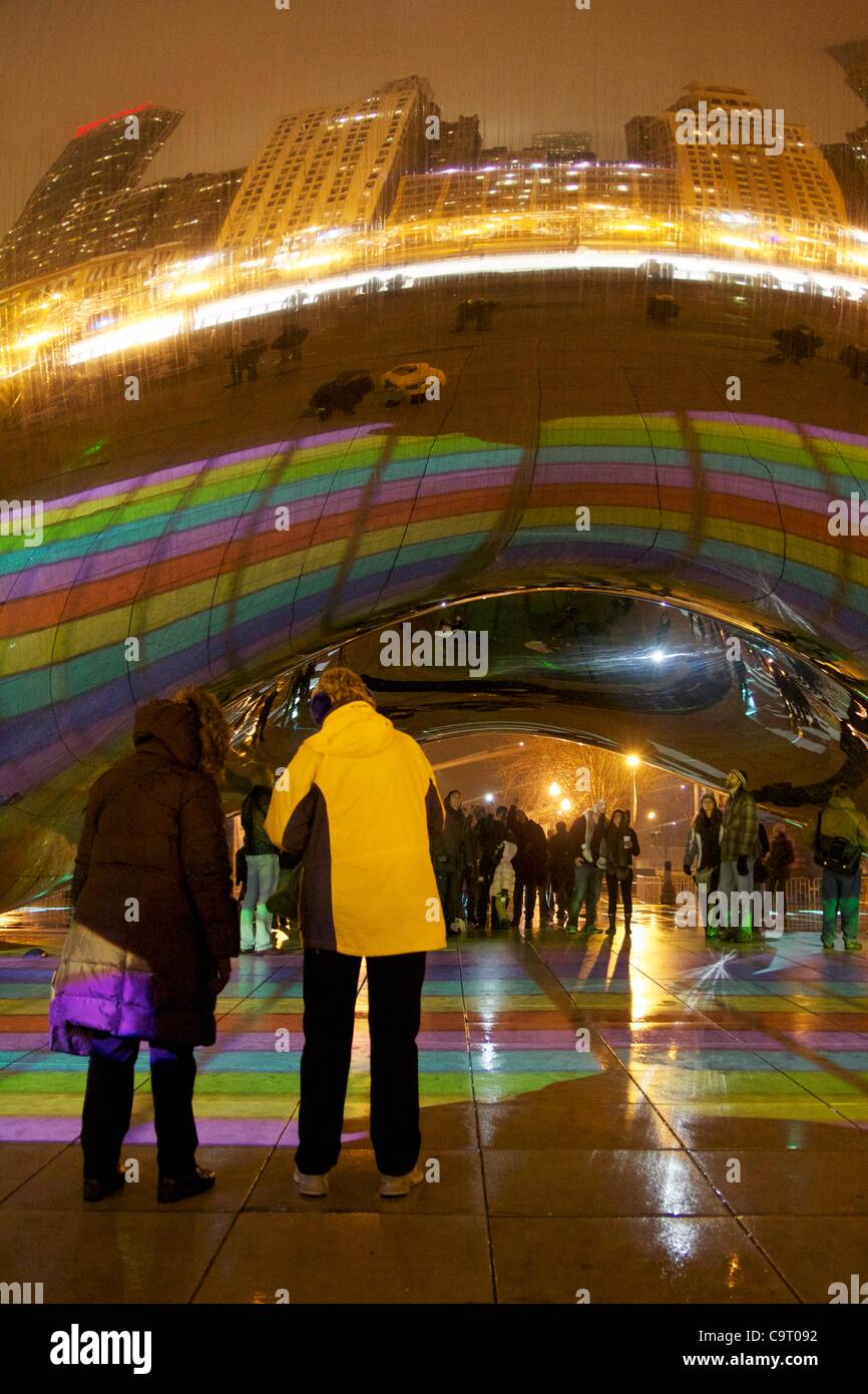 Cloud gate chicago luminous field hi-res stock photography and images ...