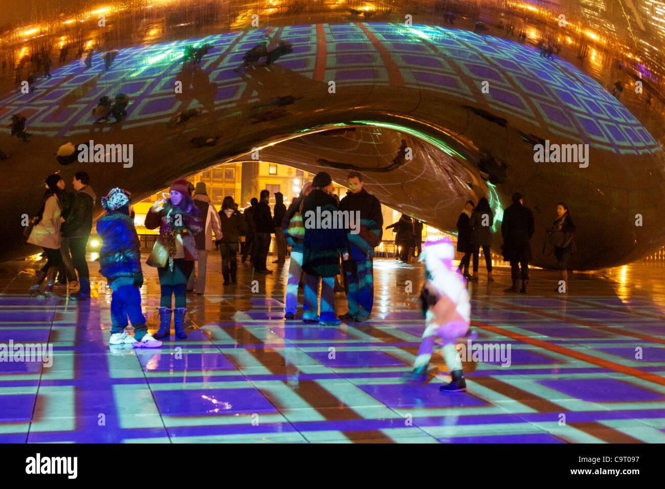 Chicago millennium park cloud gate night hi-res stock photography and ...