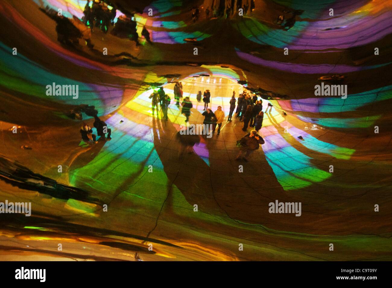 Cloud gate chicago luminous field hi-res stock photography and images ...