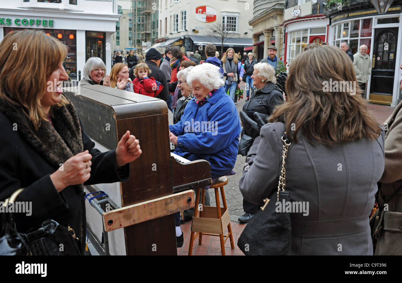 Group mature women sing hi-res stock photography and images - Alamy