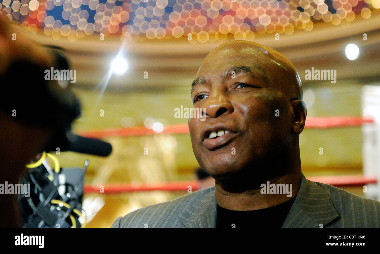 Feb. 18, 2012 - Las Vegas, Nevada, US - Retired boxer EARNIE SHAVERS ...
