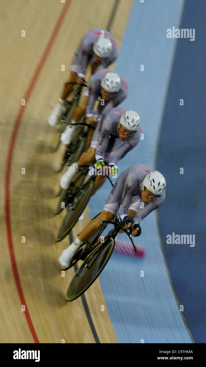 Olympic velodrome london pursuit hi-res stock photography and images ...