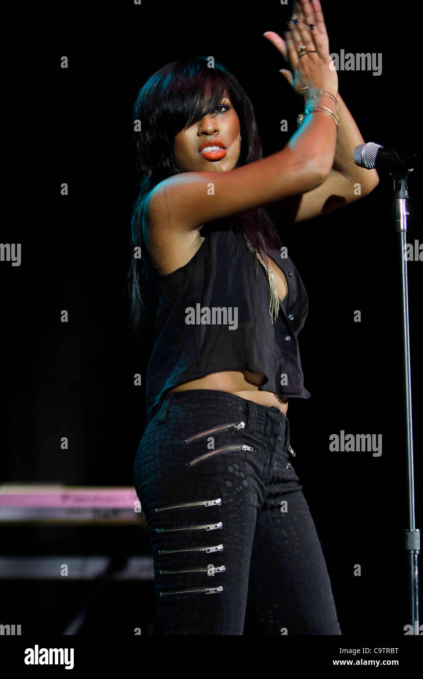 Melanie Fiona performing at The Paradise Theater in The Bronx, New York ...