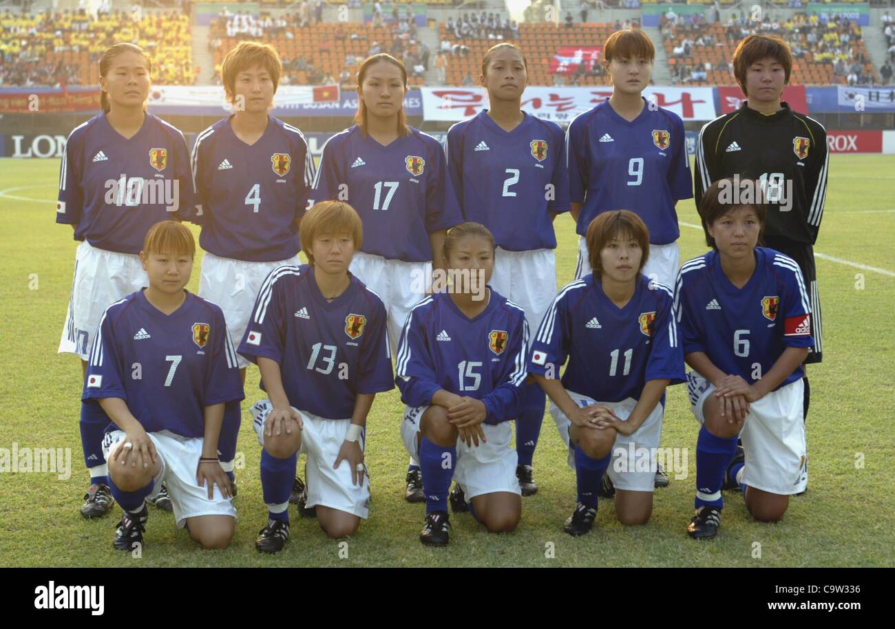 Japan team group line up october hi-res stock photography and images ...