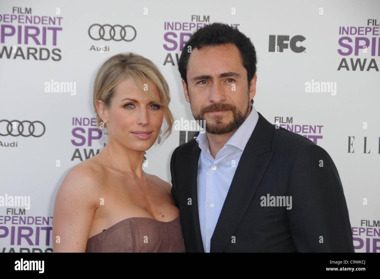 Stefanie sherk and demian bichir hi-res stock photography and images ...