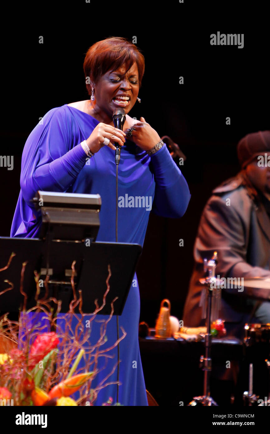 Dianne reeves hi-res stock photography and images - Alamy