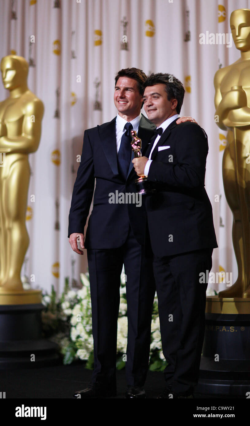 Feb. 26, 2012 - Hollywood, California, U.S - Actor Tom Cruise (L) and ...