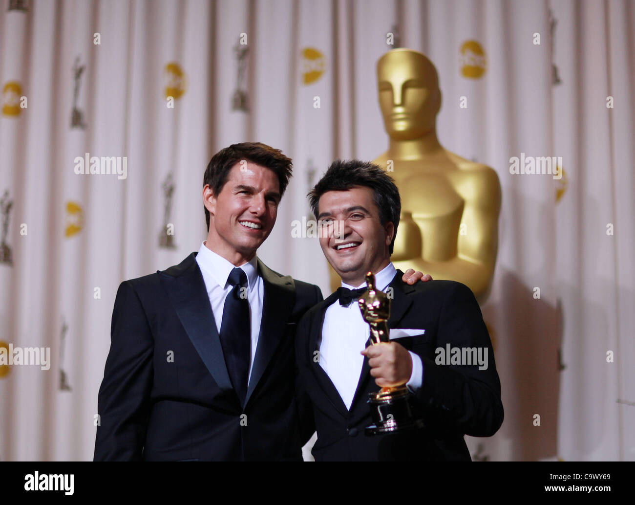 Feb. 26, 2012 - Hollywood, California, U.S - Actor Tom Cruise (L) and ...