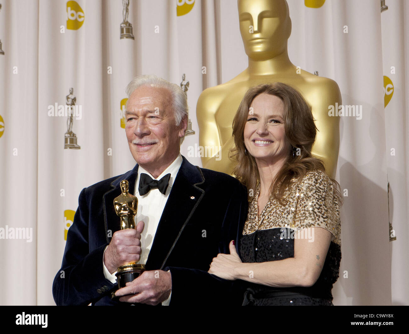 Feb. 26, 2012 - Hollywood, California, U.S - Actress Melissa Leo poses ...
