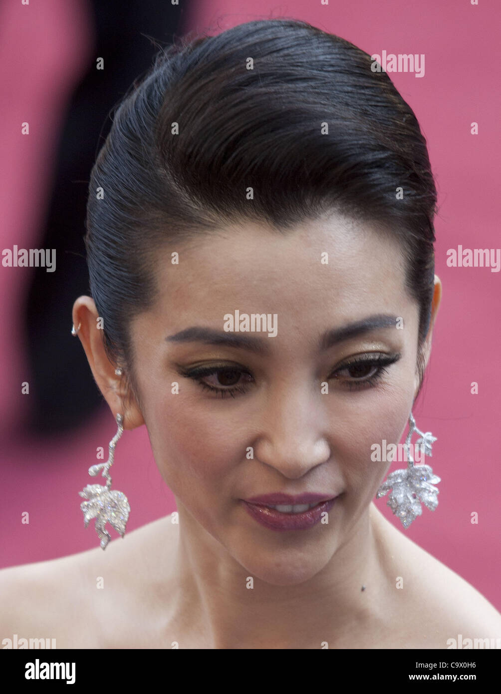 Feb. 26, 2012 - Hollywood, California, U.S - Actress Li Bingbing on the ...