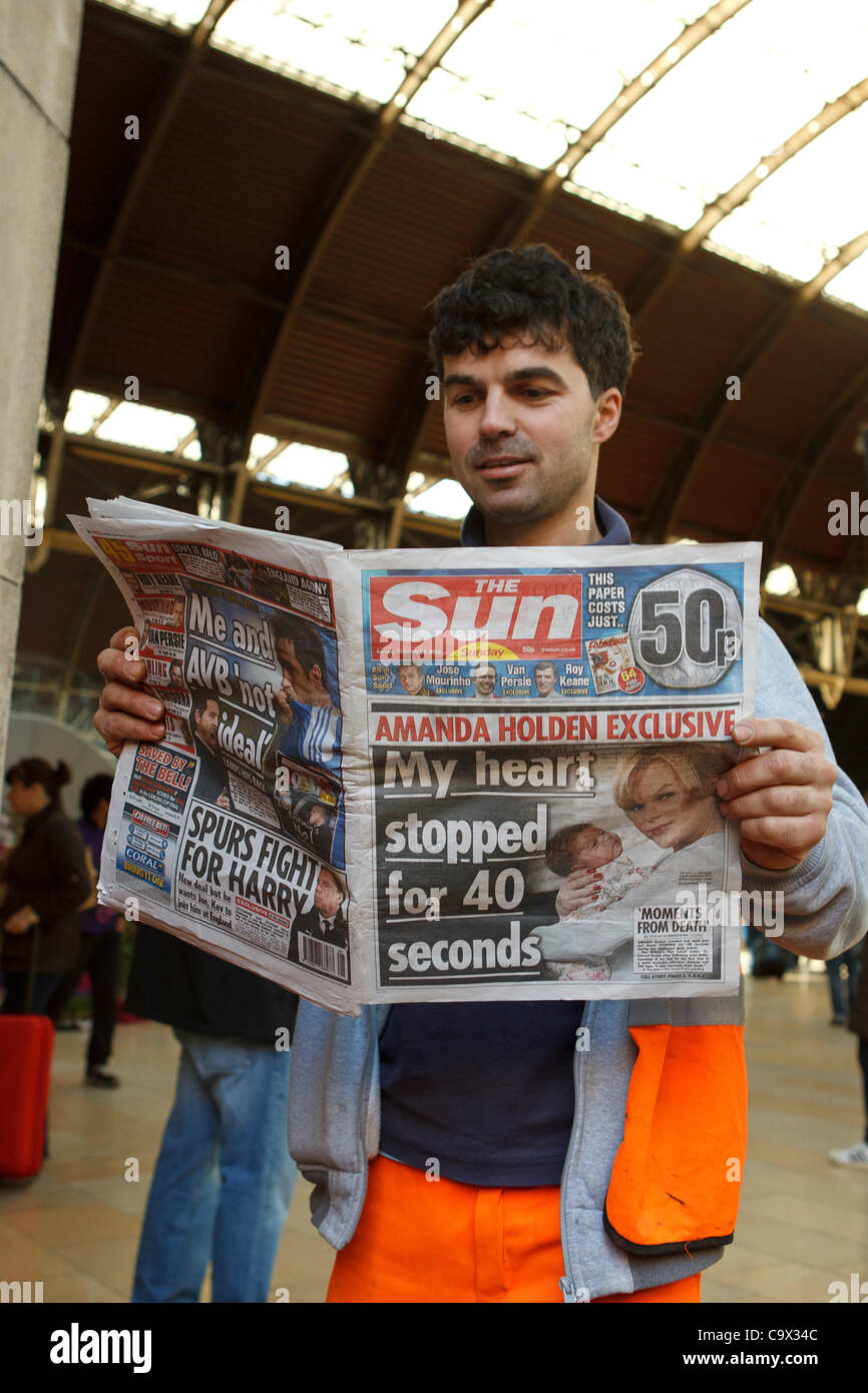 Sun on sunday newspaper hi-res stock photography and images - Alamy