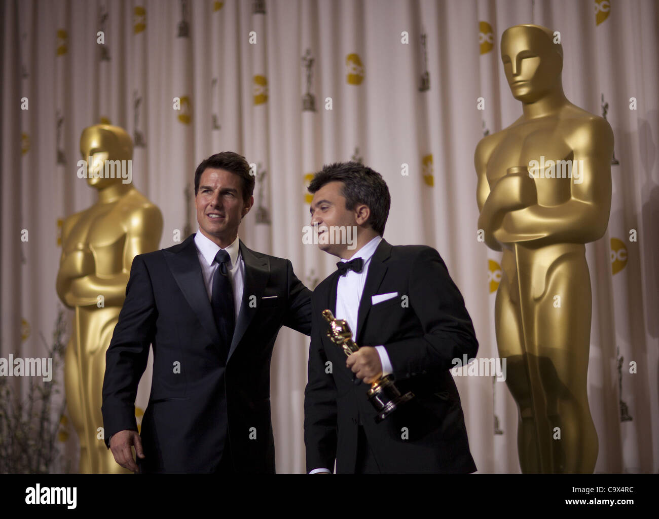 Feb. 26, 2012 - Hollywood, California, U.S - Actor Tom Cruise (L) and ...