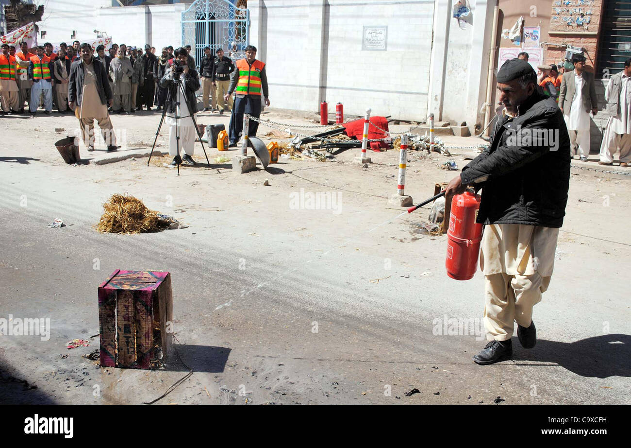 Civil defence quetta volunteers take part hi-res stock photography and ...