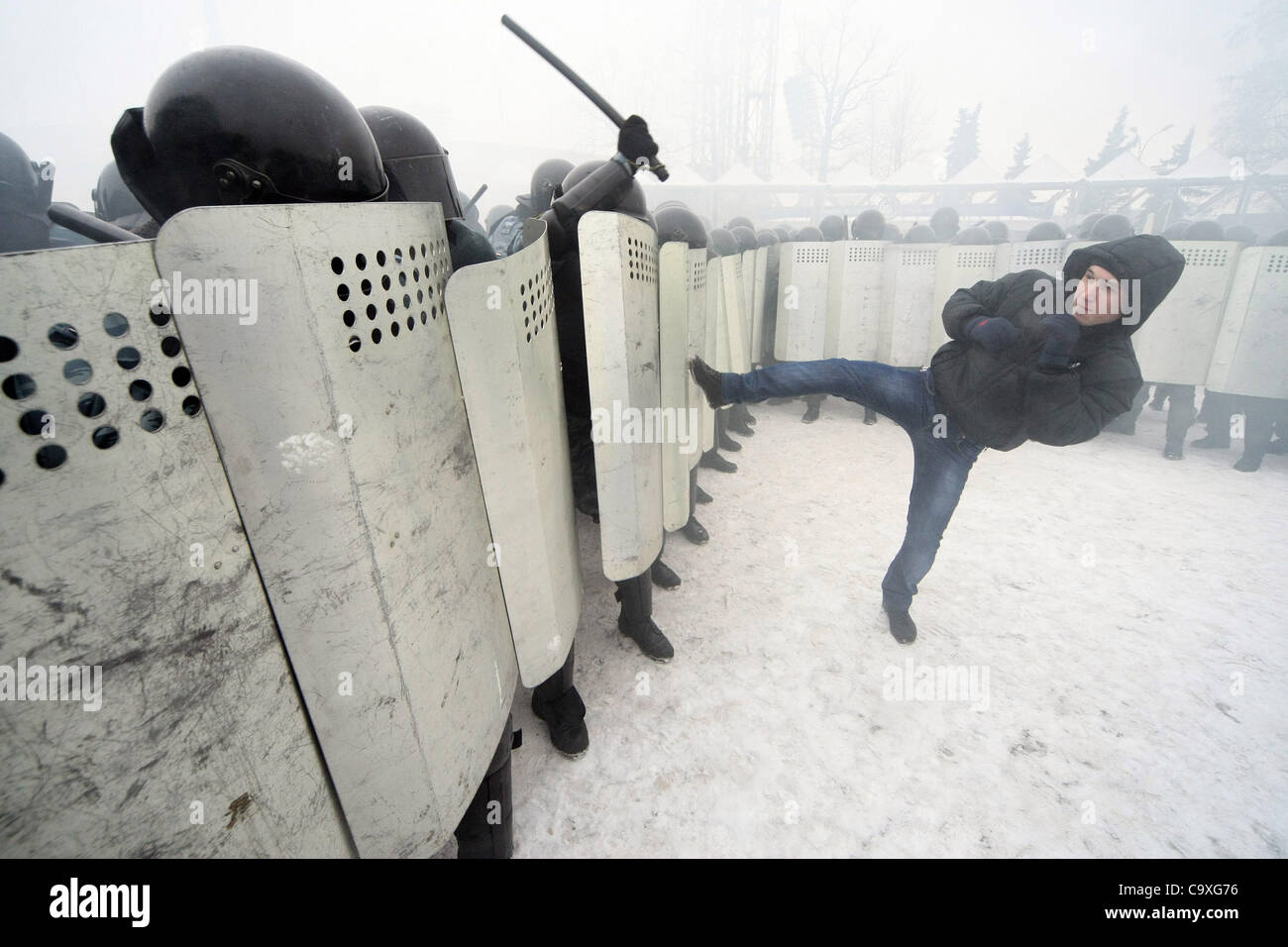 Riot Police Training Exercise Stock Photos & Riot Police Training ...