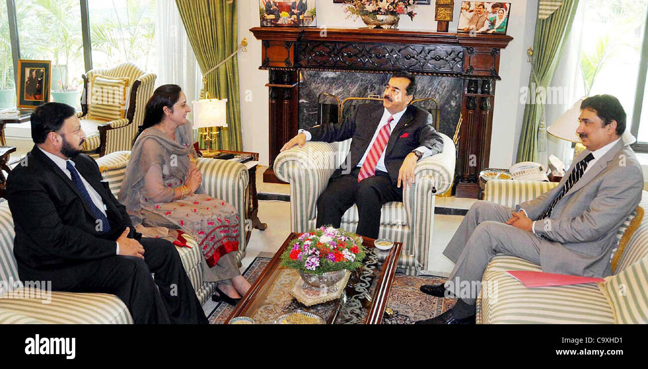 Prime Minister, Syed Yousuf Raza Gilani talks with Farhat Nawaz Lodhi ...