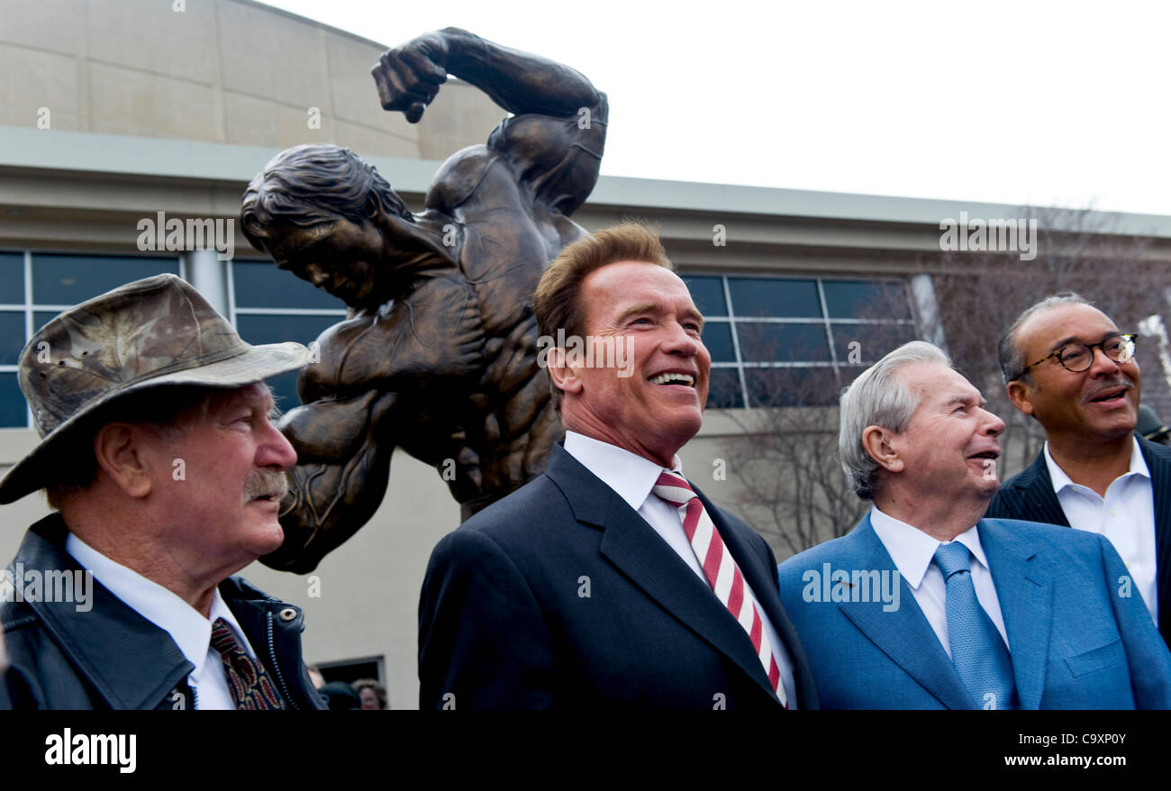 Arnold schwarzenegger statue hi-res stock photography and images - Alamy