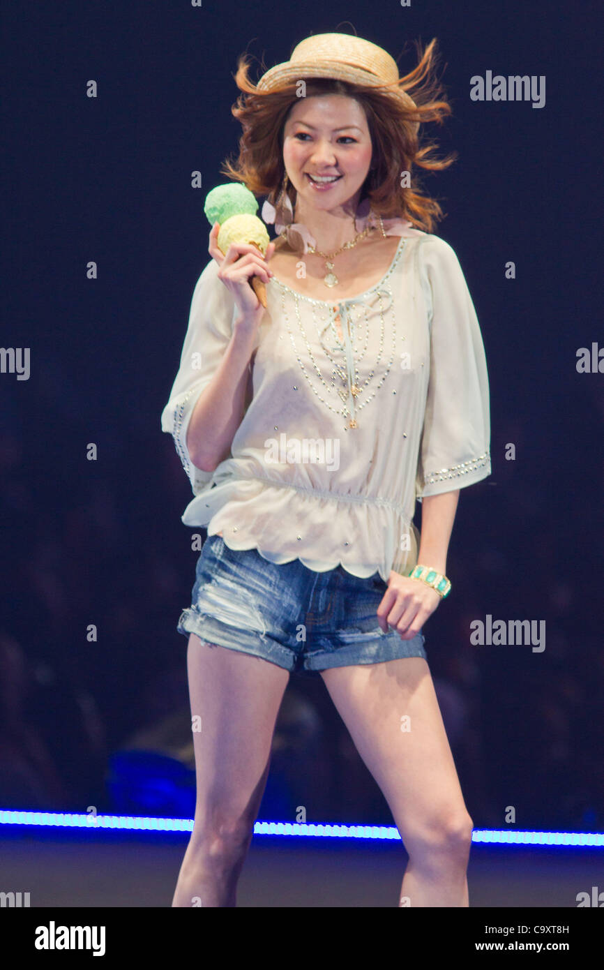 March 3, 2012, Yokohama, Japan - Model Anna Nose walks down the catwalk ...