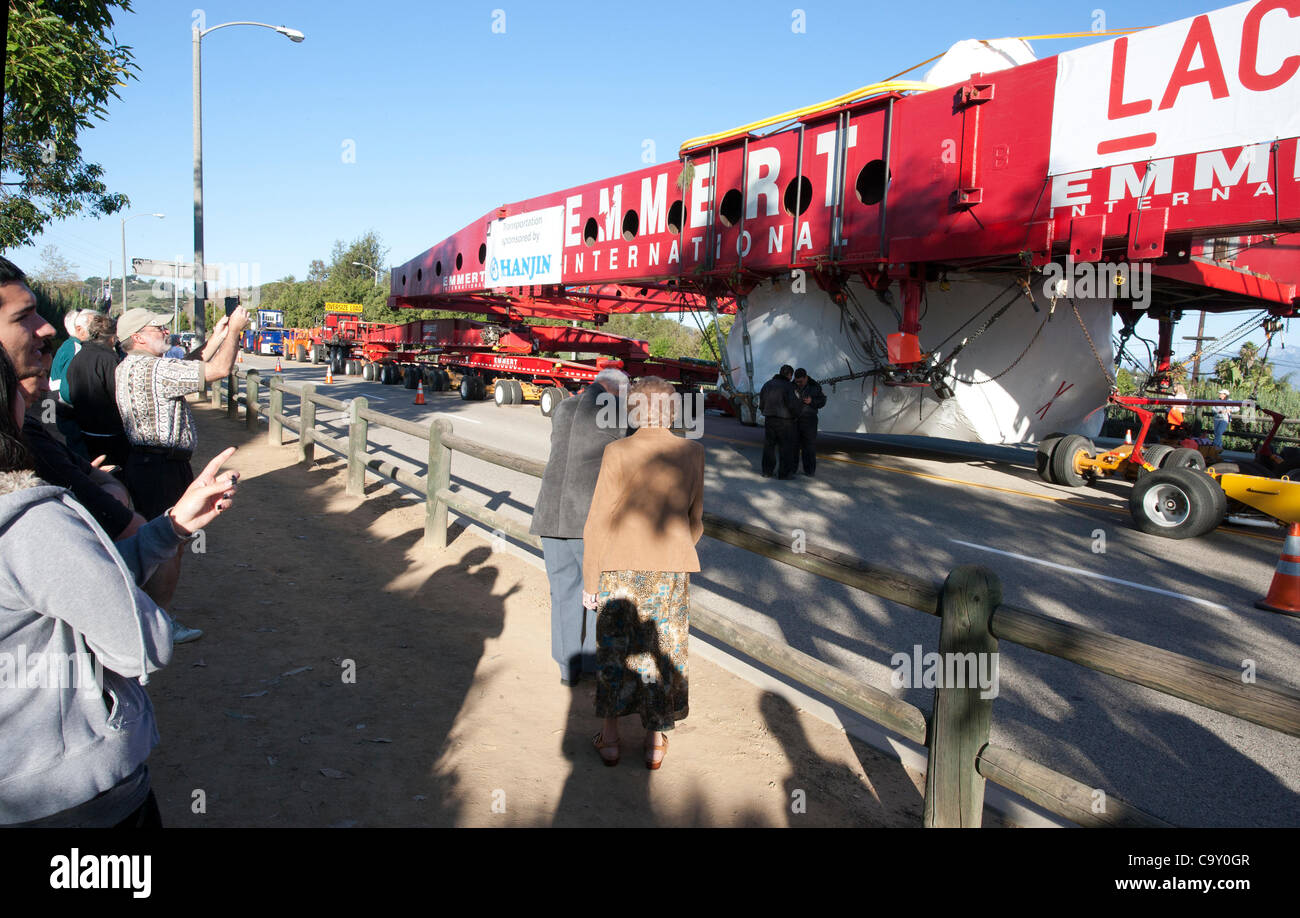 People watching photographing vehicle Transporting 340 Ton Boulder ...